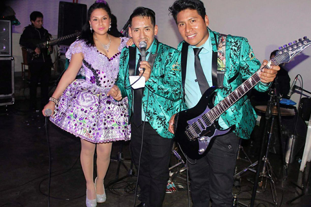 Flor Arely fusionó huayno con teclados con la guitarra acústica - Full ...