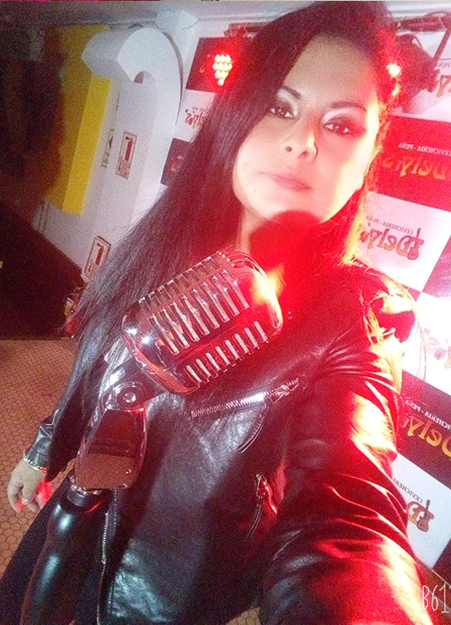 Flor Arely fusionó huayno con teclados con la guitarra acústica - Full ...